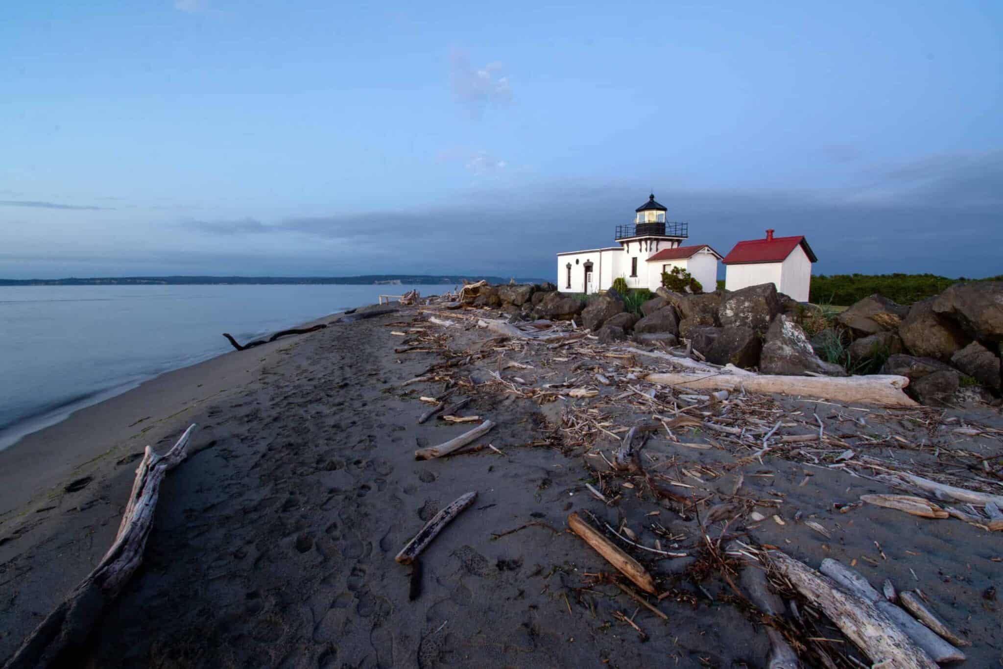 5 Epic PNW Lighthouses You Can Spend The Night In