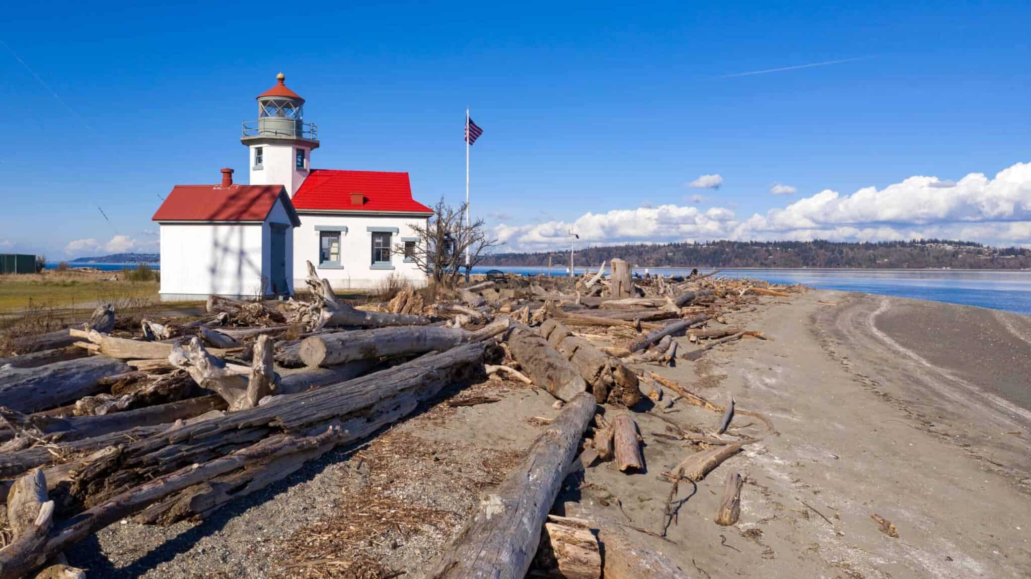 5 Epic PNW Lighthouses You Can Spend The Night In
