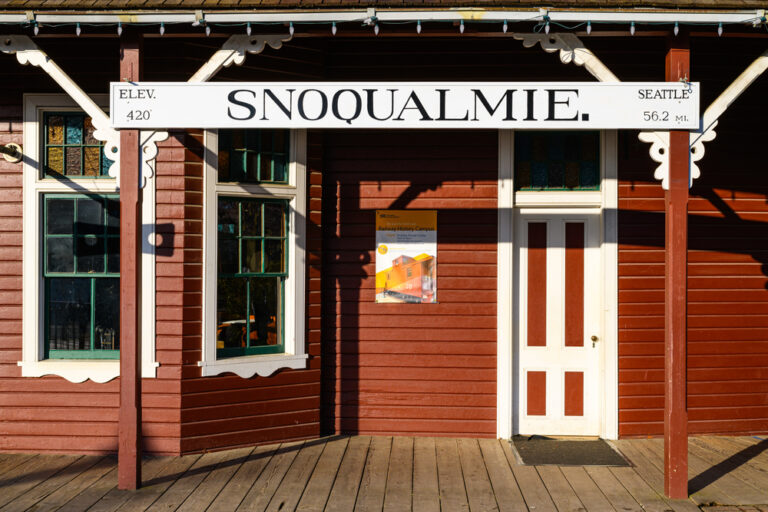Historic Trains In The PNW - The 5 Best Scenic Train Rides